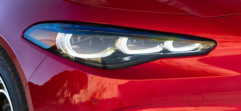 Alfa Romeo Giulia 2024 | Sedán de lujo italiano